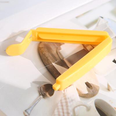 Sealing clips for food moisture-proof freshness bags, dispen