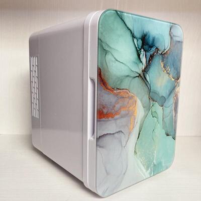 跨境欧美4L220V110V车载冰箱车家两用冷暖学生宿舍化妆品跨境热销