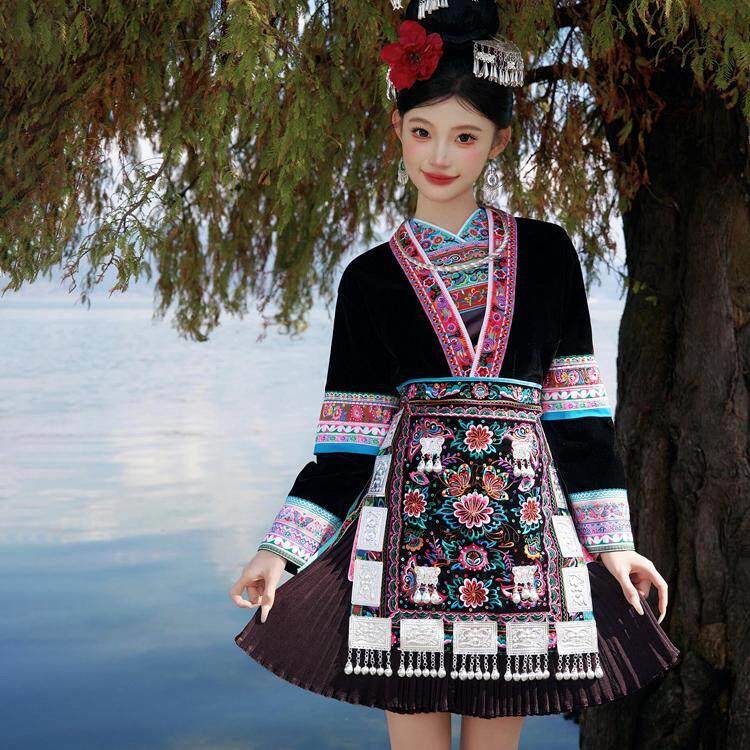 传统短款侗族服装女刺绣重工贵州广西侗族舞台演出服民族风摄影服