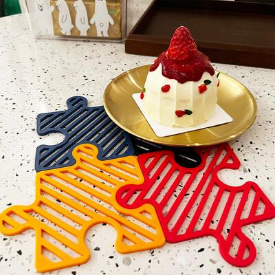Puzzle-style heat-insulating mats, creative interlocking pla