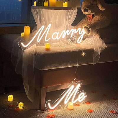 求婚室内布置marryme求婚灯嫁给我霓虹灯发光字牌婚礼表白仪式感