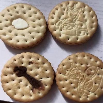 王子夹心饼干牛奶味巧克力味草莓味经典怀旧零食休闲食品儿童解馋