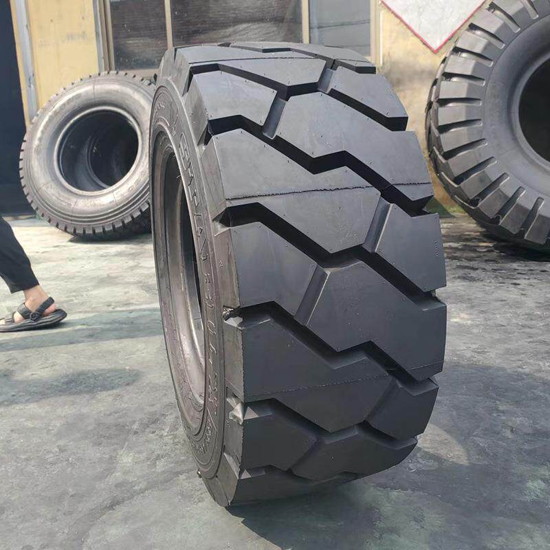 355/65R15平板拖车运梁车叉车钢丝工程机械轮胎