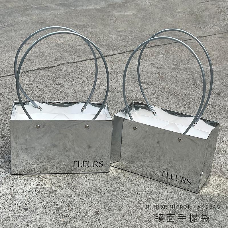 璀璨网红银色镜面手提袋鲜花包装礼品盒亮面花艺资材纸手拎袋子