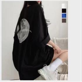 T-shirt for female short sleeved students, making them