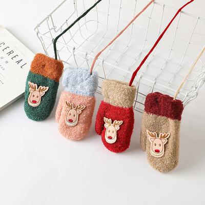 Manufacturer's children's neck-hanging gloves, plush and thi