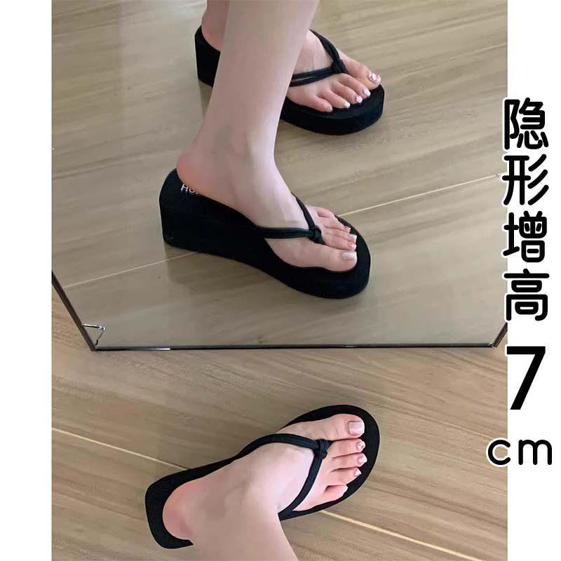 香港真皮厚底坡跟夹脚人字拖女夏外穿2026新款增高海边沙滩凉拖鞋