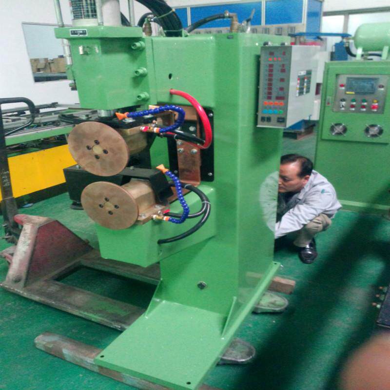 江门不锈钢油炸篮仿形水壶自动滚焊机 方形垃圾桶气动缝焊机