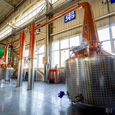 迈拓1000L壶式白酒蒸馏酒设备山东威士忌酿酒设施厂家新品