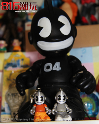 原版kidrobot机甲小子公仔挂件