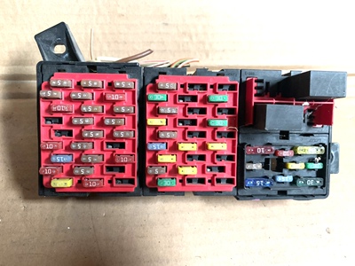 荣威750 名爵MG7室内保险盒控制盒继电器盒