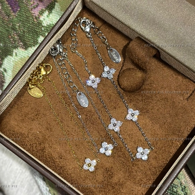 辣椒派口碑福利款不掉色银色钛钢镀金四叶草满钻手链女迷你鼻屎钻