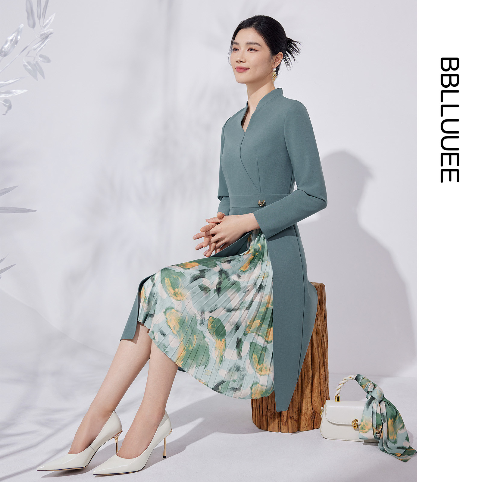 BBLLUUEE/粉蓝衣橱东方感压褶拼接连衣裙女2026秋装新款针织v领裙