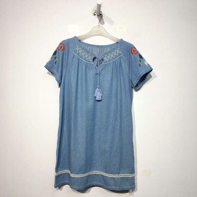 M系列 D88349 时尚连衣裙品牌女装折扣 切