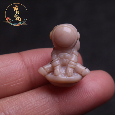 阿拉善彩玉宇航员吊坠侧挂配饰