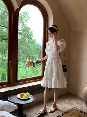 泡泡袖褶皱气质鱼尾下摆连衣裙