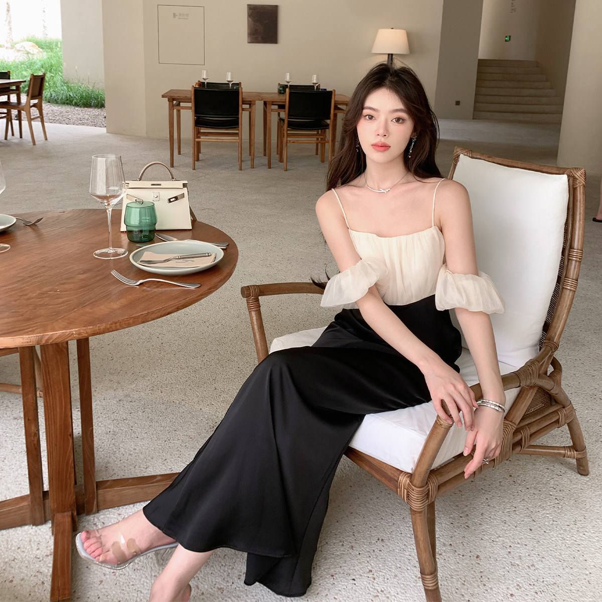 ByYou 夏季高冷御姐风拼色吊带连衣裙女高腰显瘦拼接缎面中长裙子