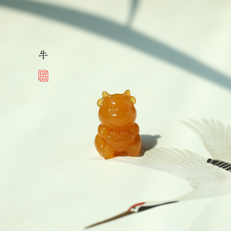 天然缅黄生肖牛吊坠 属鸡 蛇三合属相 全玉化原矿 精工雕刻
