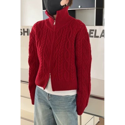 诗歌兰2025冬新款女装 61020复古简约休闲立领拉链麻花纹短毛衣女