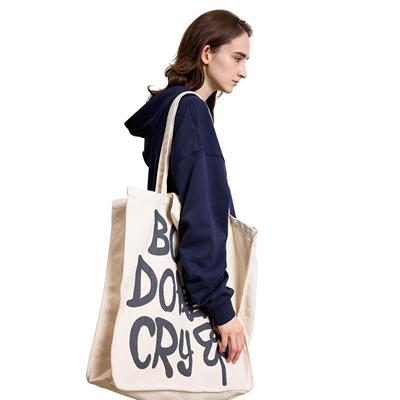 【清仓福利】LarvaCosmos｜Boys do cry字母涂鸦单肩帆布包