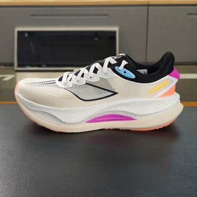 李宁女子跑鞋回弹缓震