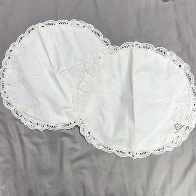 H219 手绣 椭圆小抱枕套 白色 棉质40x37cm 有氧化 一对
