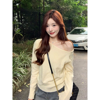 粉色不规则斜肩毛衣女款