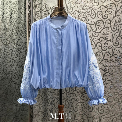 米兰小镇南油版欧货圆领暗扣净色灯笼袖镂空绣花压褶宽松上衣I13