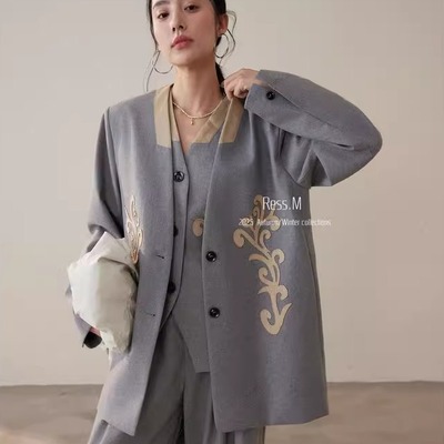 松弛设计感绣花印花西装外套