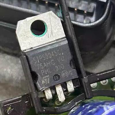 STPS3045CT TO-220 MOS场效应管 45V 30A