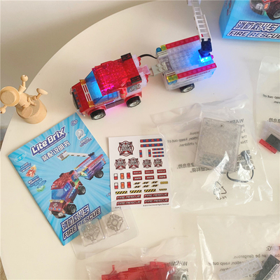 拼插益智发光发亮消防救火车玩具