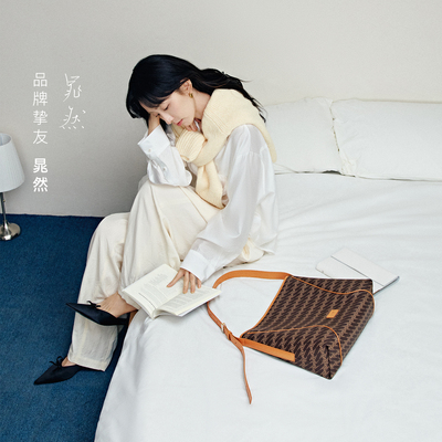 OMTO大容量乌木棕软HOBO包包
