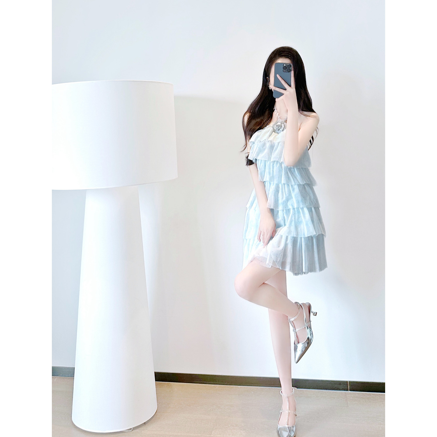 古早千金风连衣裙女夏2025新款气质名媛高级感轻奢重工挂脖蛋糕裙