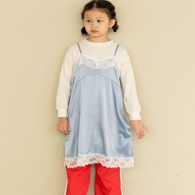 温柔可调节蕾丝边装饰缎面吊带裙