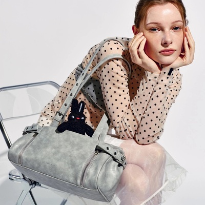 samoondohM洞孔绑带单肩包