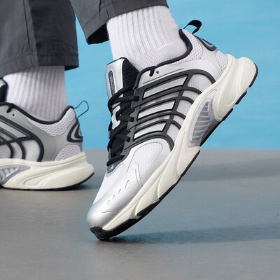 Adidas阿迪达斯运动鞋男子2026新款休闲缓震透气专业跑步鞋JQ4897