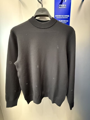 B1EBE4512 太平鸟男装冬季新款黑色刺绣圆领修身长袖针织衫内搭潮