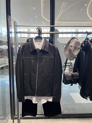 B1BDE4F03 太平鸟男装2024冬季新款黑色时尚翻领夹克绵羊皮衣外套