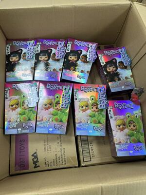 MGA BRATZ布拉兹Iconz系列公仔挂件盲盒毛绒玩偶钥匙扣潮玩礼物