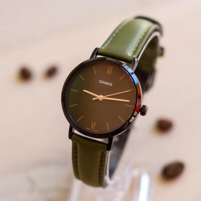 精致卡西欧小绿表复古指针女表