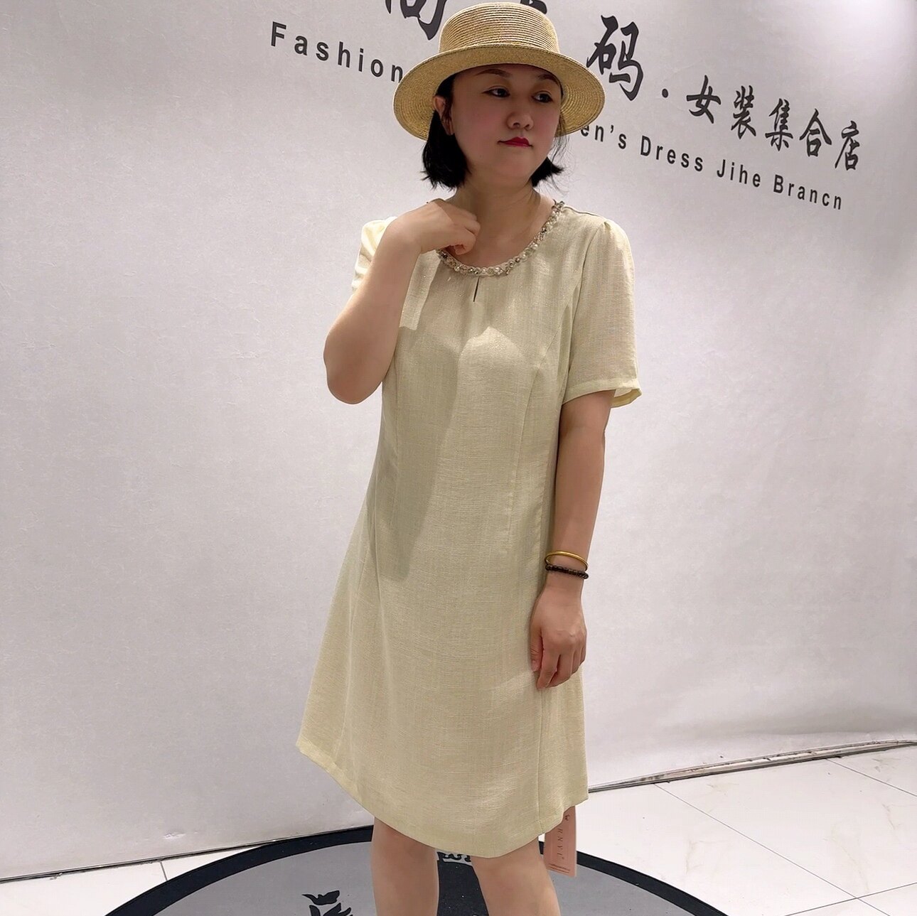 5153芮娜依莲夏款新品重工衣领收腰显瘦减龄含麻连衣裙加大码女装