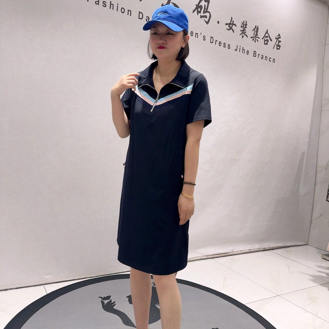 3575女权贵族夏款新品速干面料半拉链时尚休闲风连衣裙加大码女装