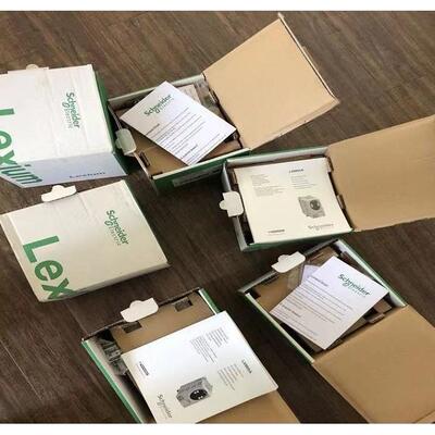 议价施耐德伺服电机驱动器 LXM05AD17M2LXM05AD10M2 LXM05AD14N4