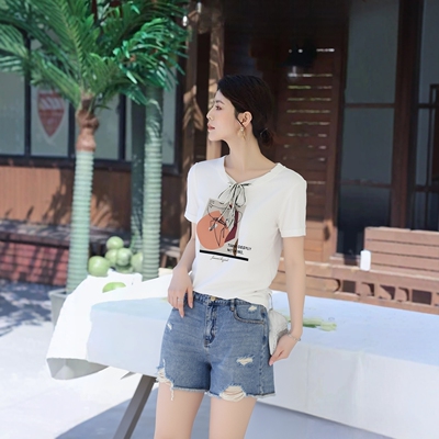 2026夏朵Y系列1 衣佳人折扣女装  磨破设计 不修边牛仔短裤  6157