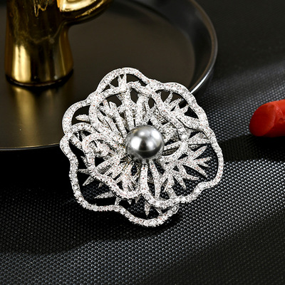 时尚轻奢款珍珠雪花山茶花胸针