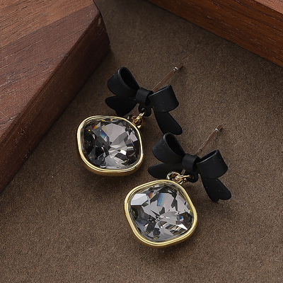 银针镶锆石黑色蝴蝶结耳环