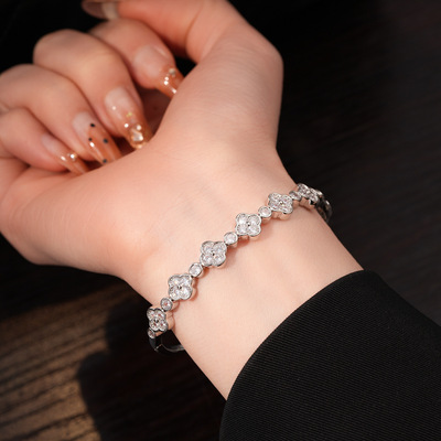 超闪锆石几何圆形花朵卡扣手镯