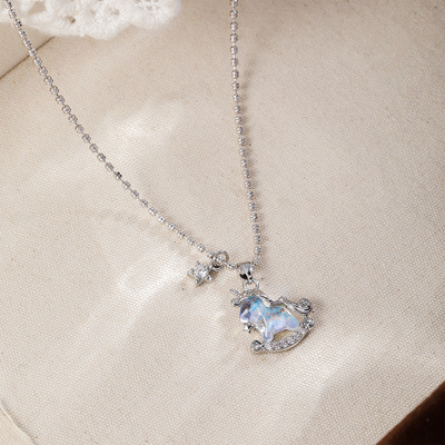 极光色树脂小木马吊坠星星项链