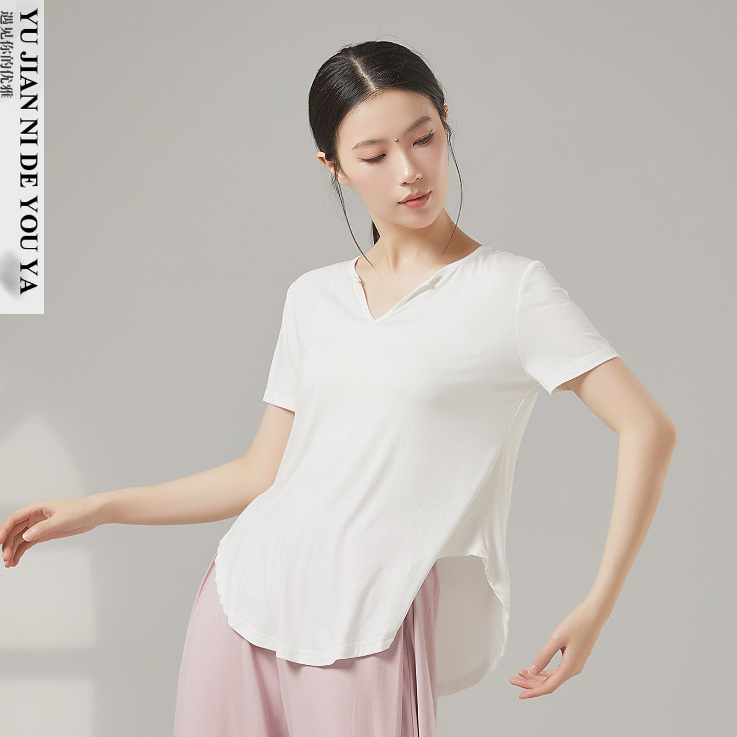 2026新款白色宽松现代舞服跳舞蹈服装成人练功服上衣女款外搭罩衫
