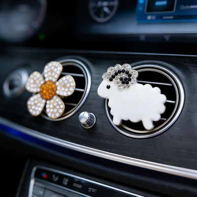 汽车香水出风口车内装饰夹可爱镶钻小绵羊摆件女车载空调香薰淡香